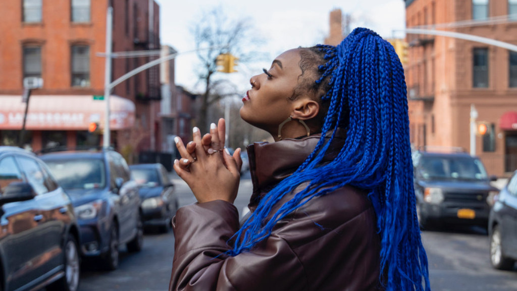Meet Amare Symoné, Brooklyn’s Wisdom-Seeking R&B Maven – DJBooth