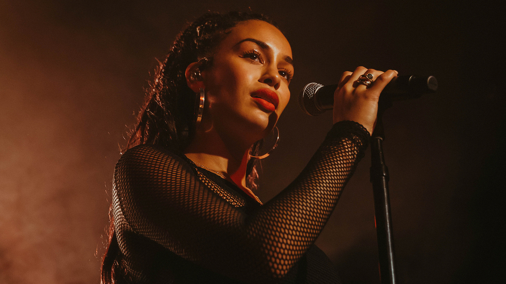 How Jorja Smith Is Capturing the Universal Experience of Young Love ...