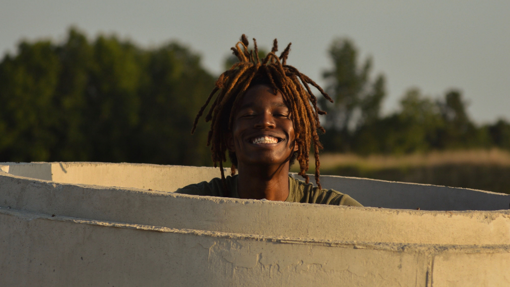 Meet MAVI, the Charlotte Newcomer Letting the Sun Do the Talking ...